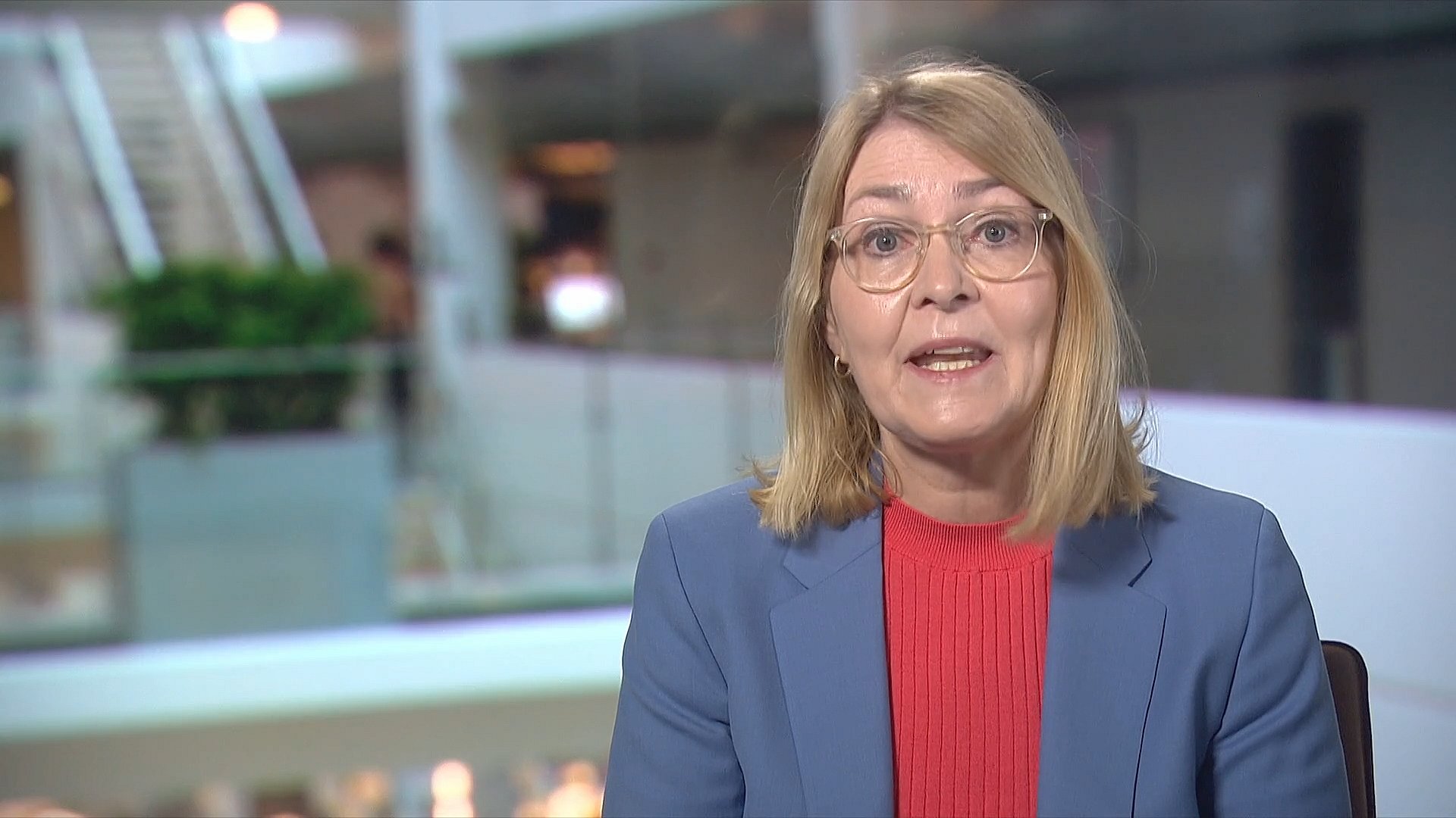 EU-spidskandidat vil hæve aldersgrænsen til sociale medier | TV 2 Fyn