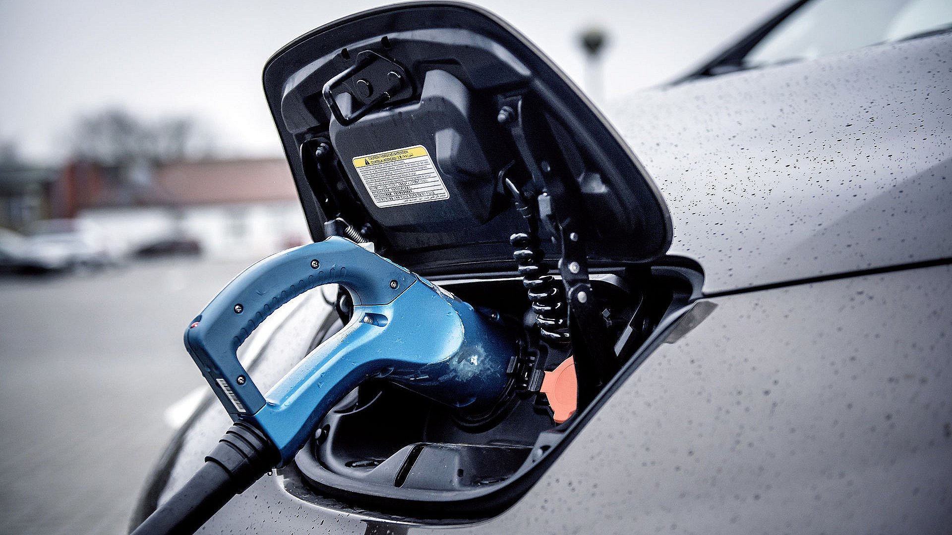 Nu bliver det hurtigere at lade bilen op på Fyn | TV 2 Fyn