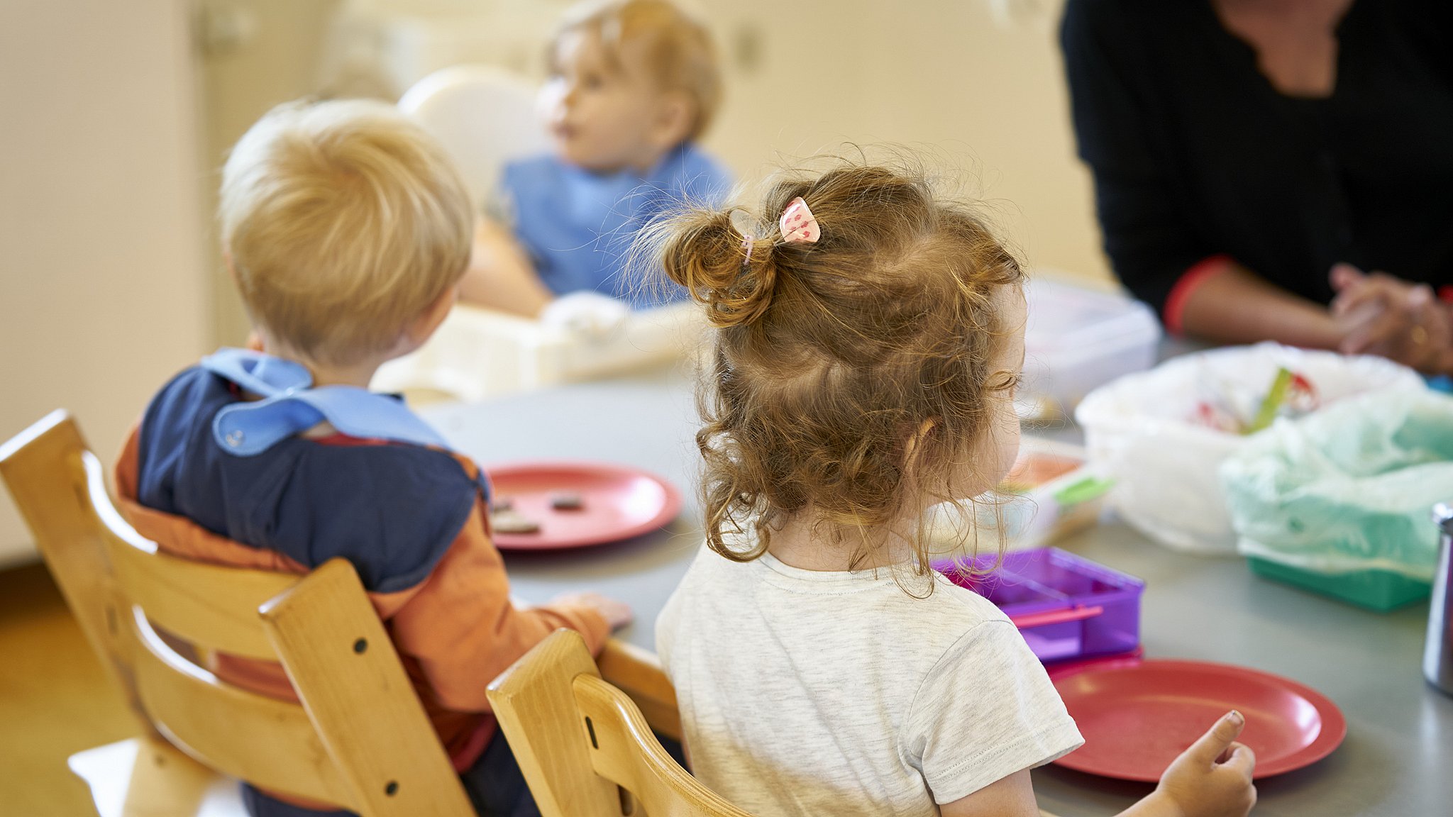 Energikrisen rammer dagplejerne: - Det koster mig penge at tage på arbejde | TV 2 Fyn